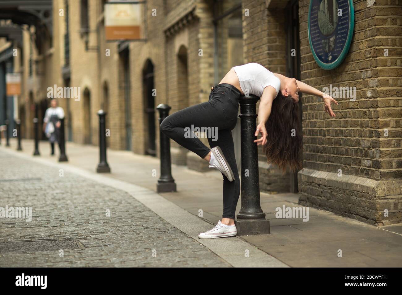 Back bend hi-res stock photography and images - Alamy