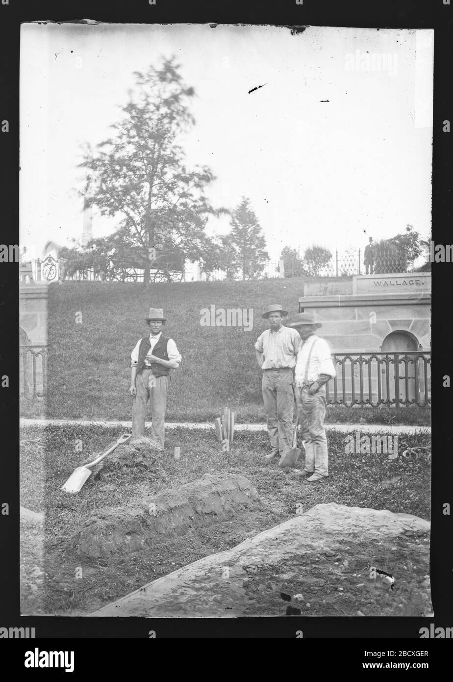 Grave diggers hi-res stock photography and images - Alamy