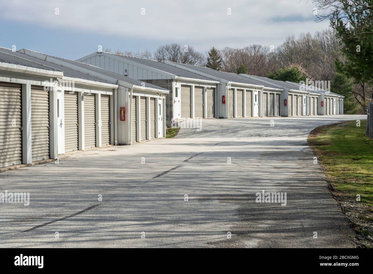 Empty outside exterior hi-res stock photography and images - Alamy