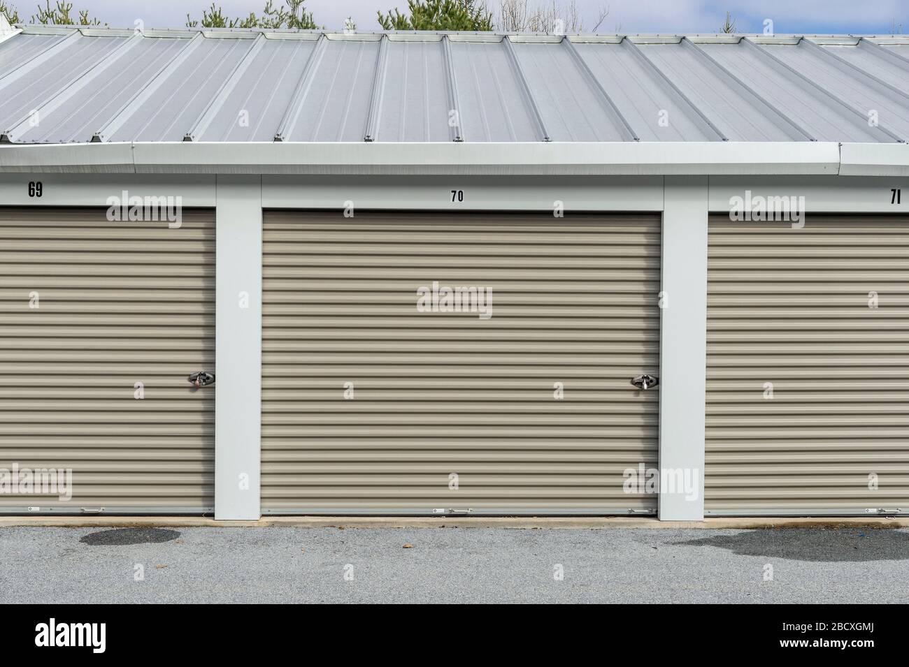 Outside exterior building buildings hi-res stock photography and images ...