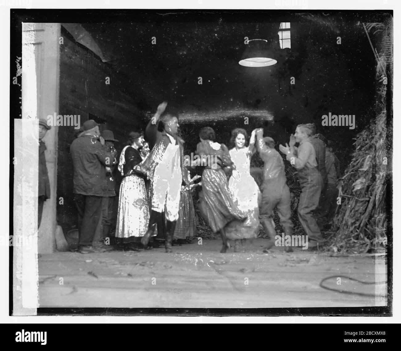 Corn husking hi-res stock photography and images - Alamy