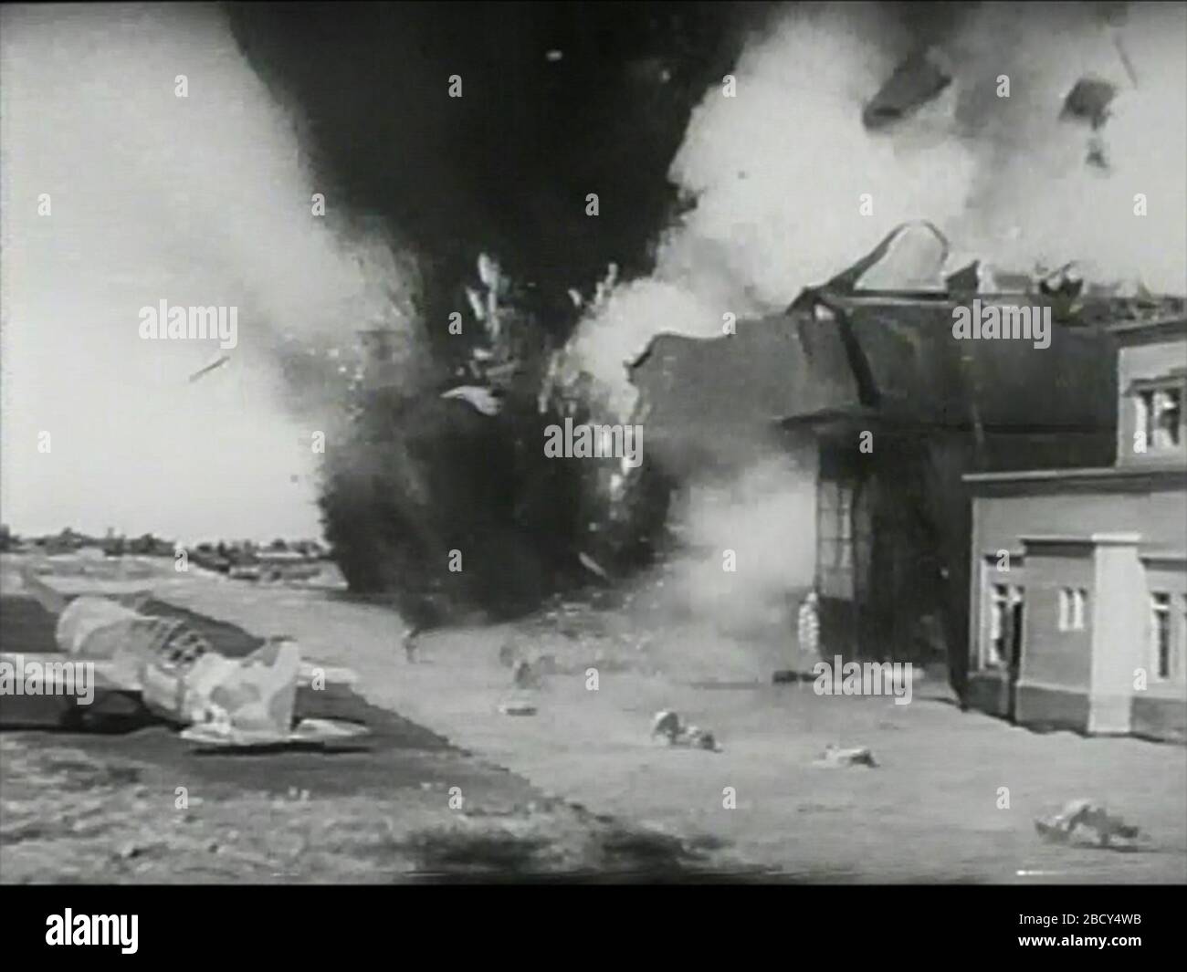 Air raid scene hi-res stock photography and images - Alamy