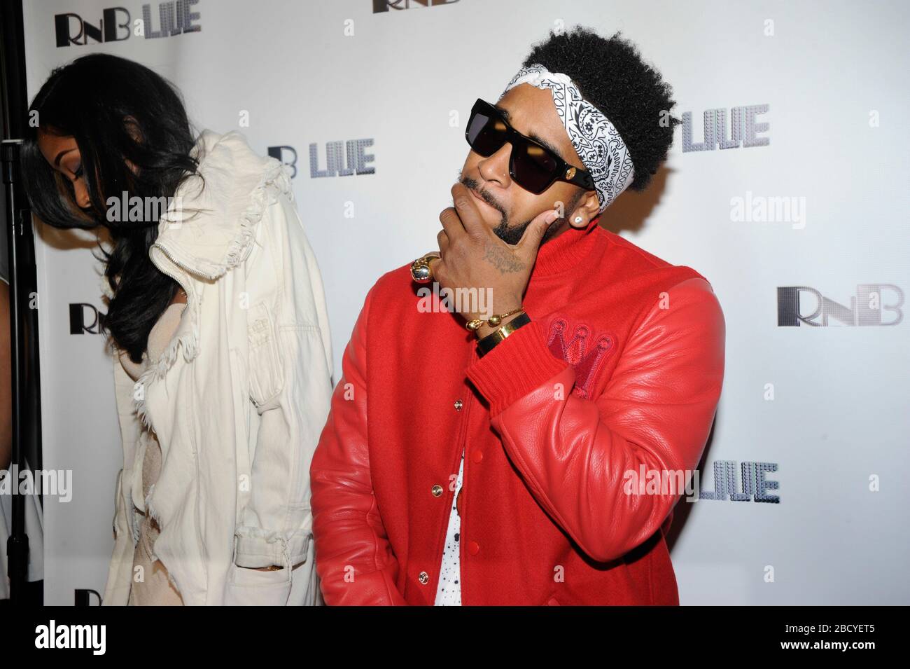 Singer Omarion (r) and Apryl Jones on set of "Love and Hip Hop ...