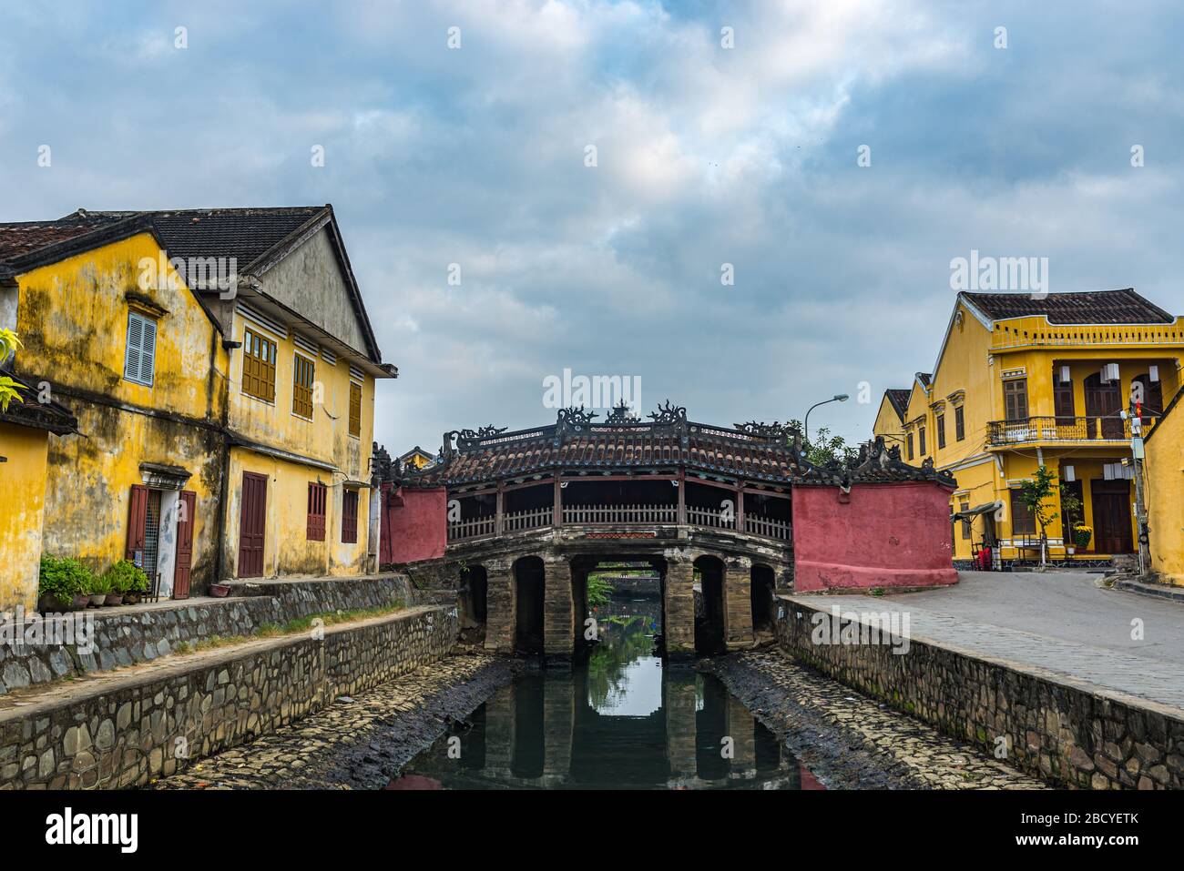 Iconic old Japanese Bridge in Hoi An ancient town Stock Photo - Alamy