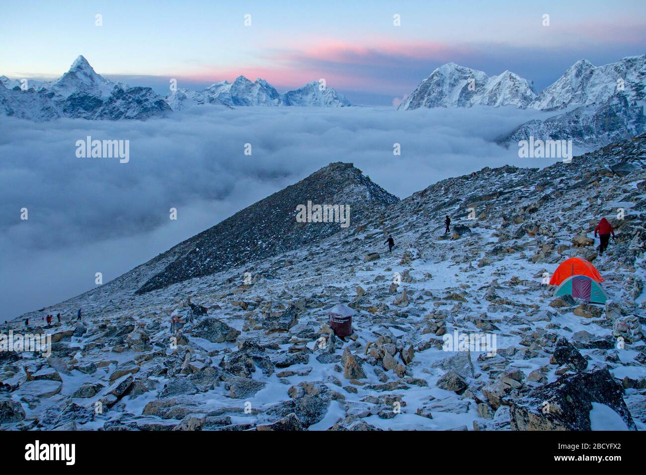 Kala pattar hi-res stock photography and images - Alamy