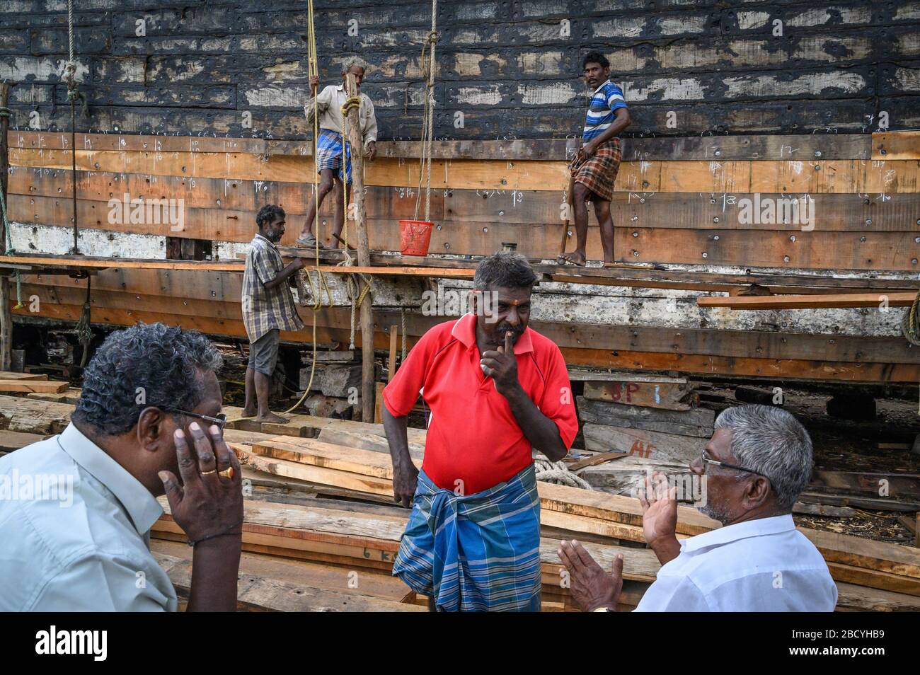 Indian men building boat hi-res stock photography and images - Alamy
