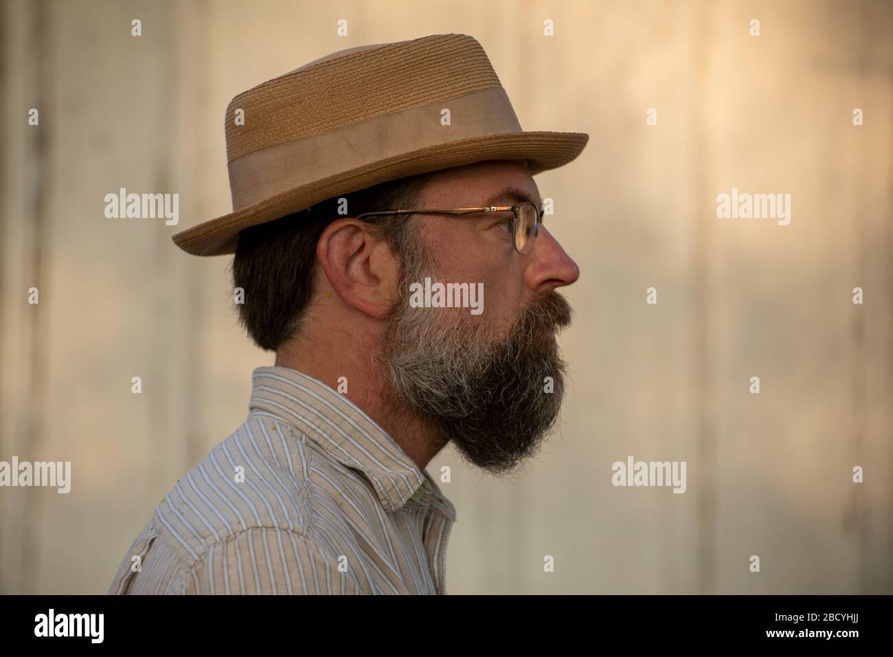Cool guy side profile hi-res stock photography and images - Alamy