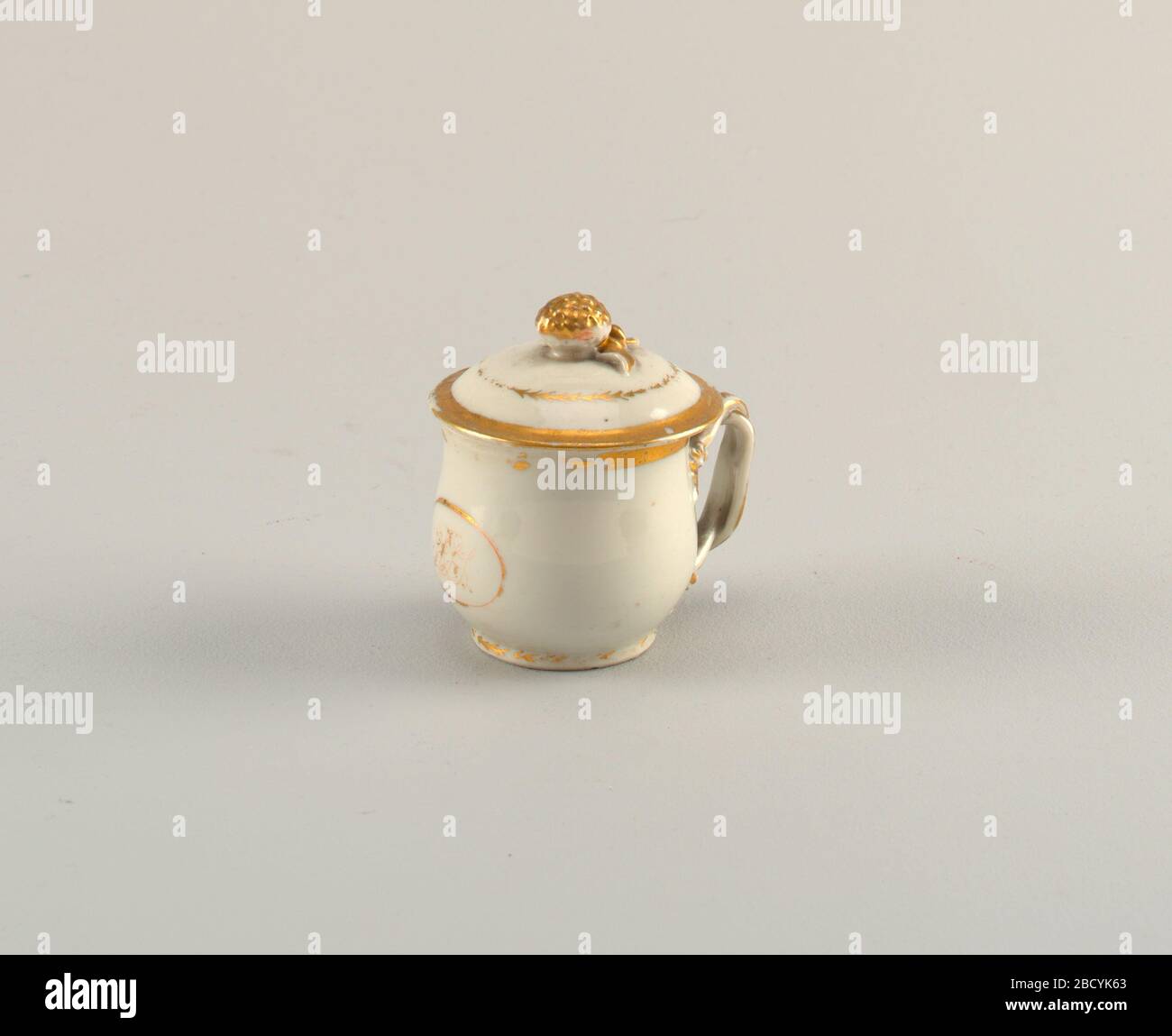 Covered Cup. Research in Progress Covered Cup Stock Photo - Alamy