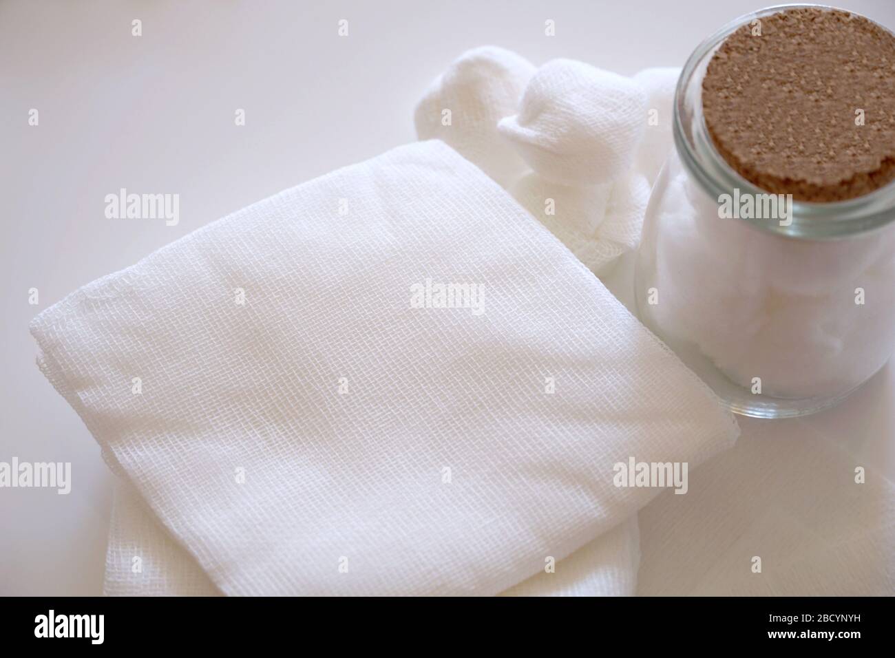 Gauze laboratory hi-res stock photography and images - Alamy