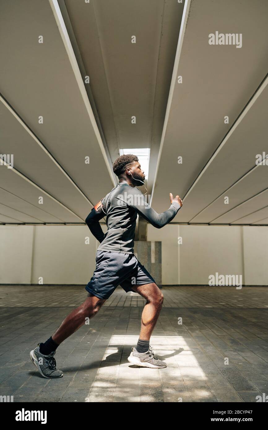 Side view handsome sportsman hi-res stock photography and images - Alamy