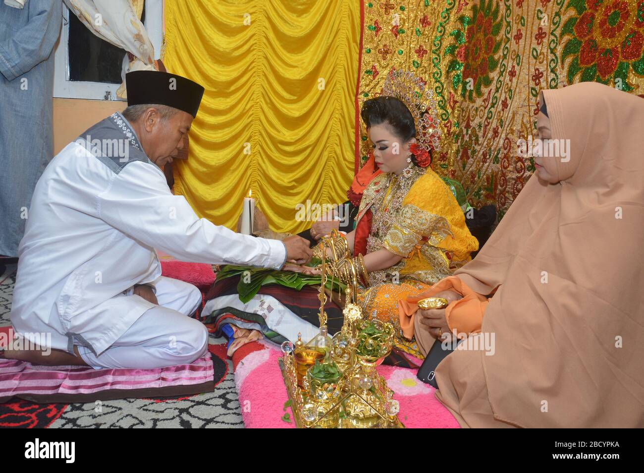 TARAKAN - INDONESIA, 29 SEPTEMBER 2017 : " Mappacci " the traditional ...