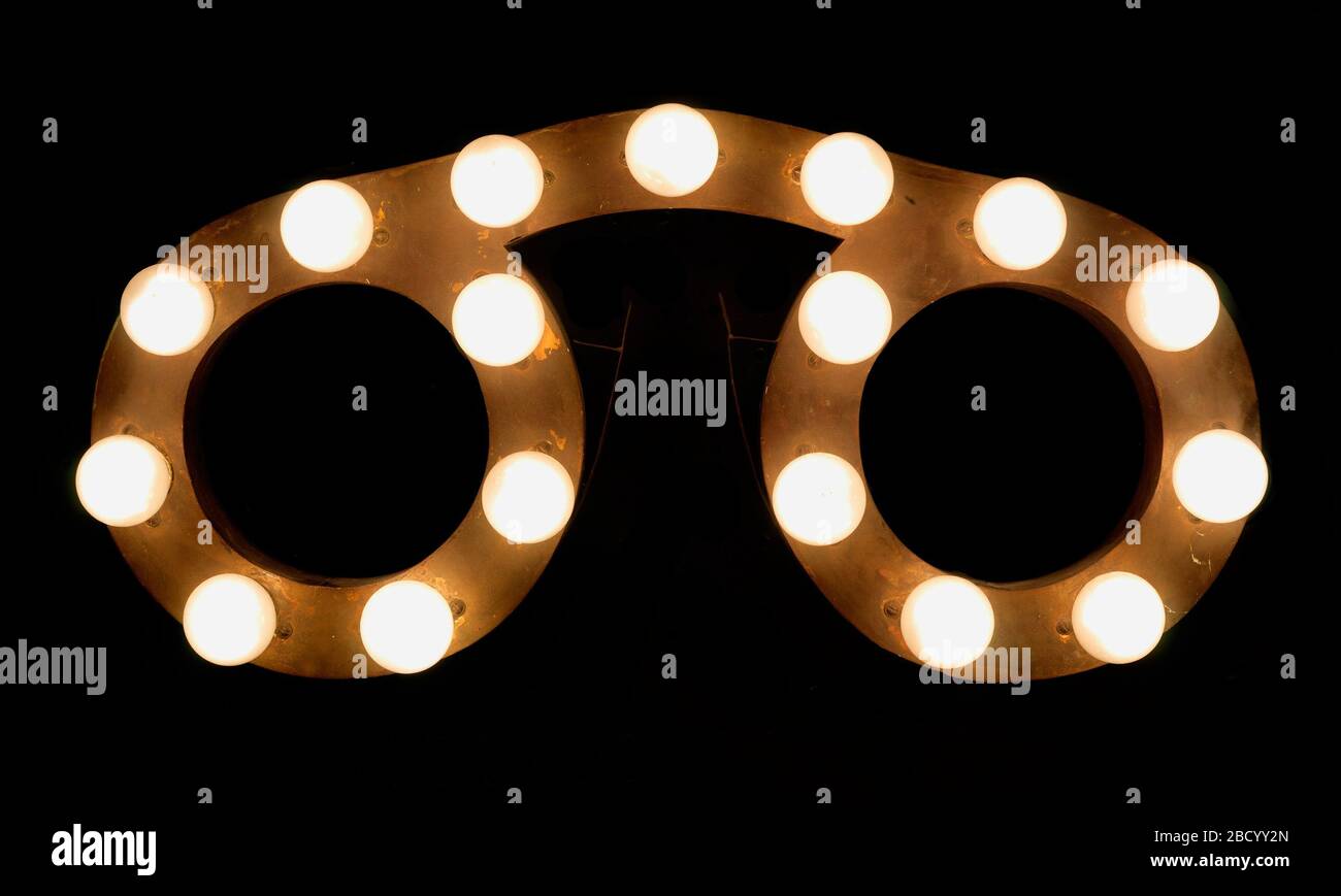 Opticians sign hi-res stock photography and images - Alamy