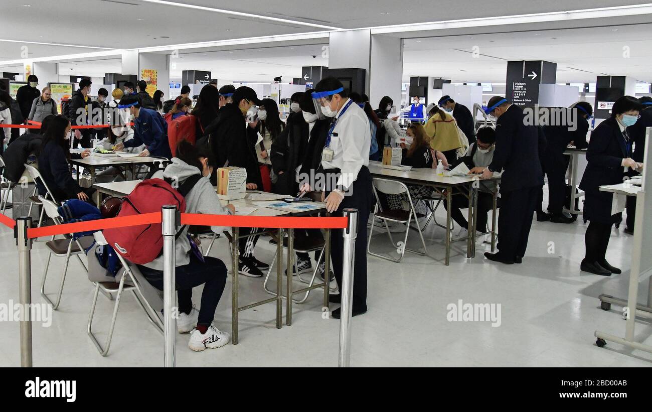 Airport quarantine officers hi-res stock photography and images - Alamy