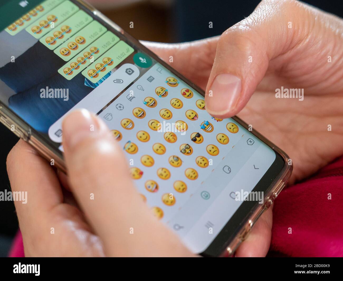 Emoticons chat screen hi-res stock photography and images - Alamy