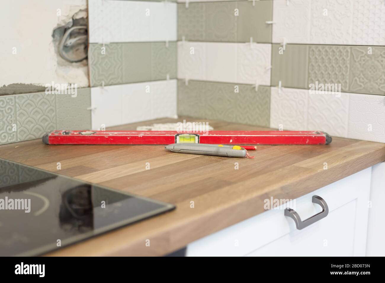 Close-up of tile laying, level fixture for smooth seams Stock Photo - Alamy