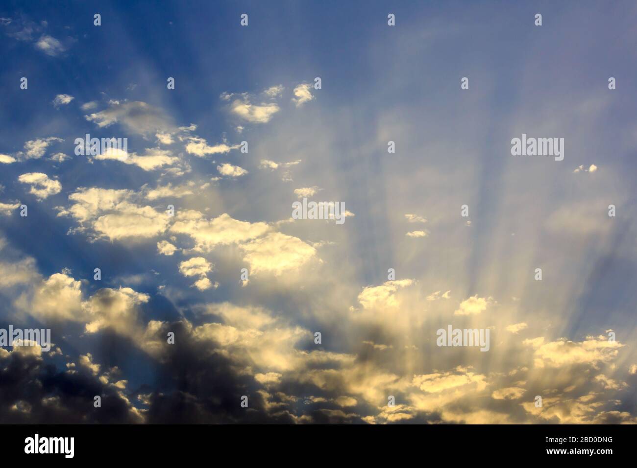 Sunbeam through cloudscape hi-res stock photography and images - Alamy