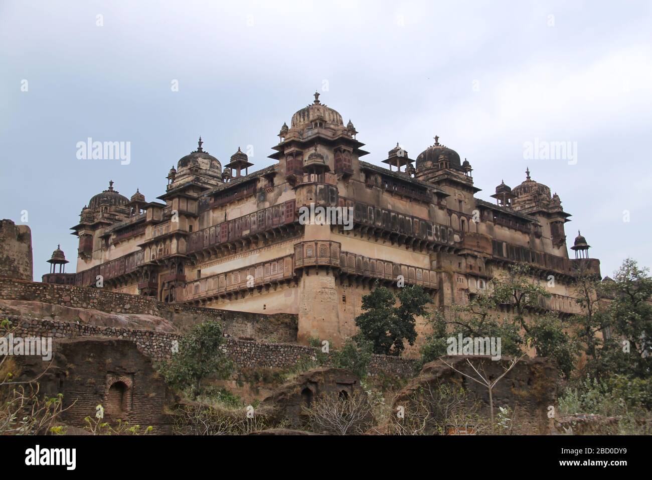 Orchha fort complex hi-res stock photography and images - Alamy