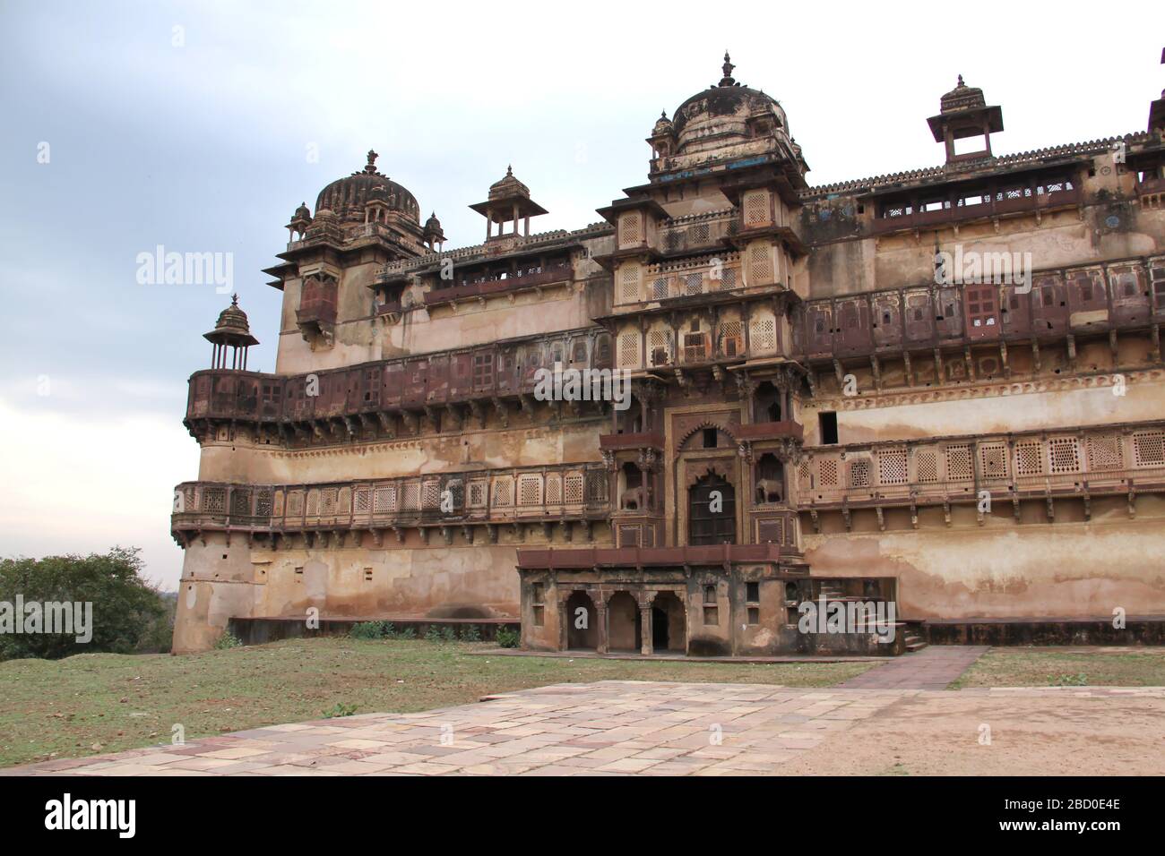 Orchha Fort Complex, Madhya Pradesh, India Stock Photo - Alamy