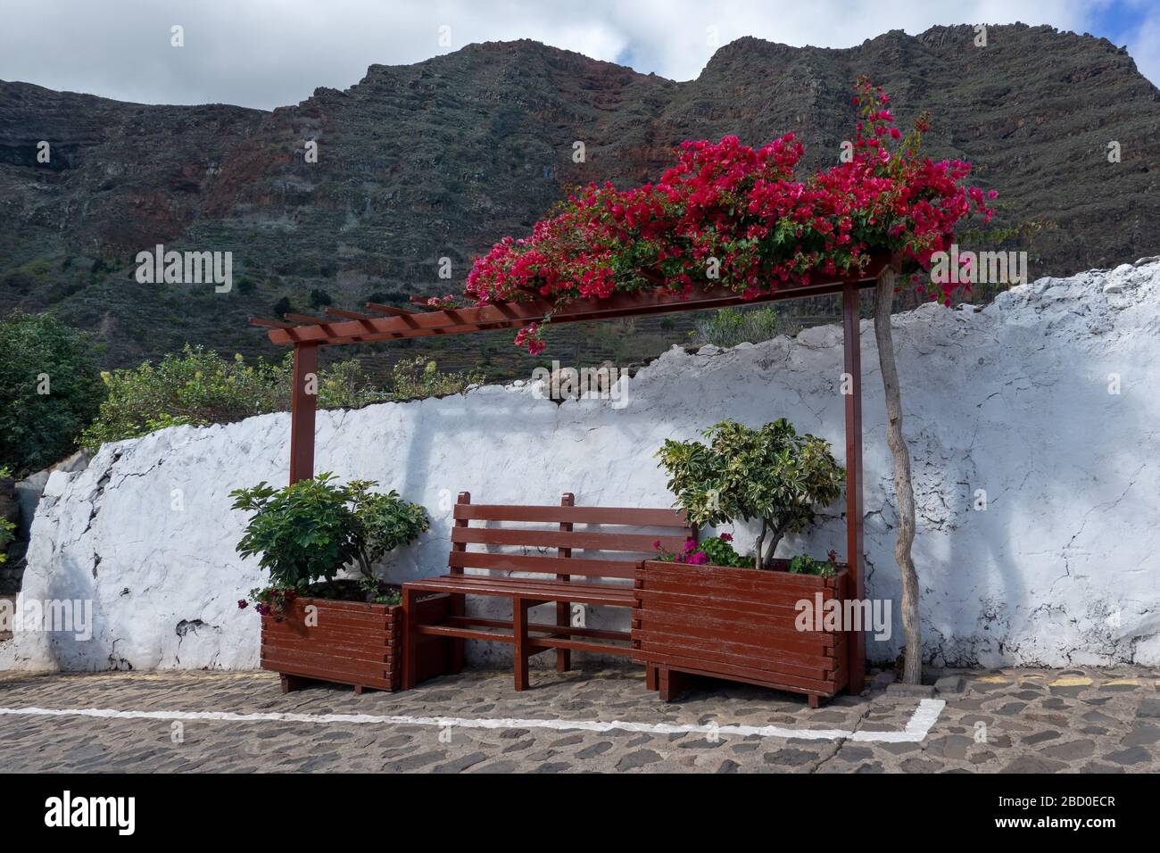 Sloping bench hi-res stock photography and images - Alamy