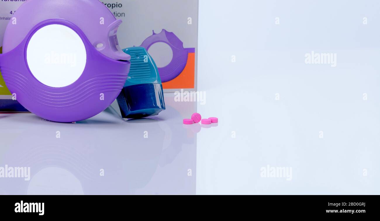 Inhaler medication lung hi-res stock photography and images - Alamy