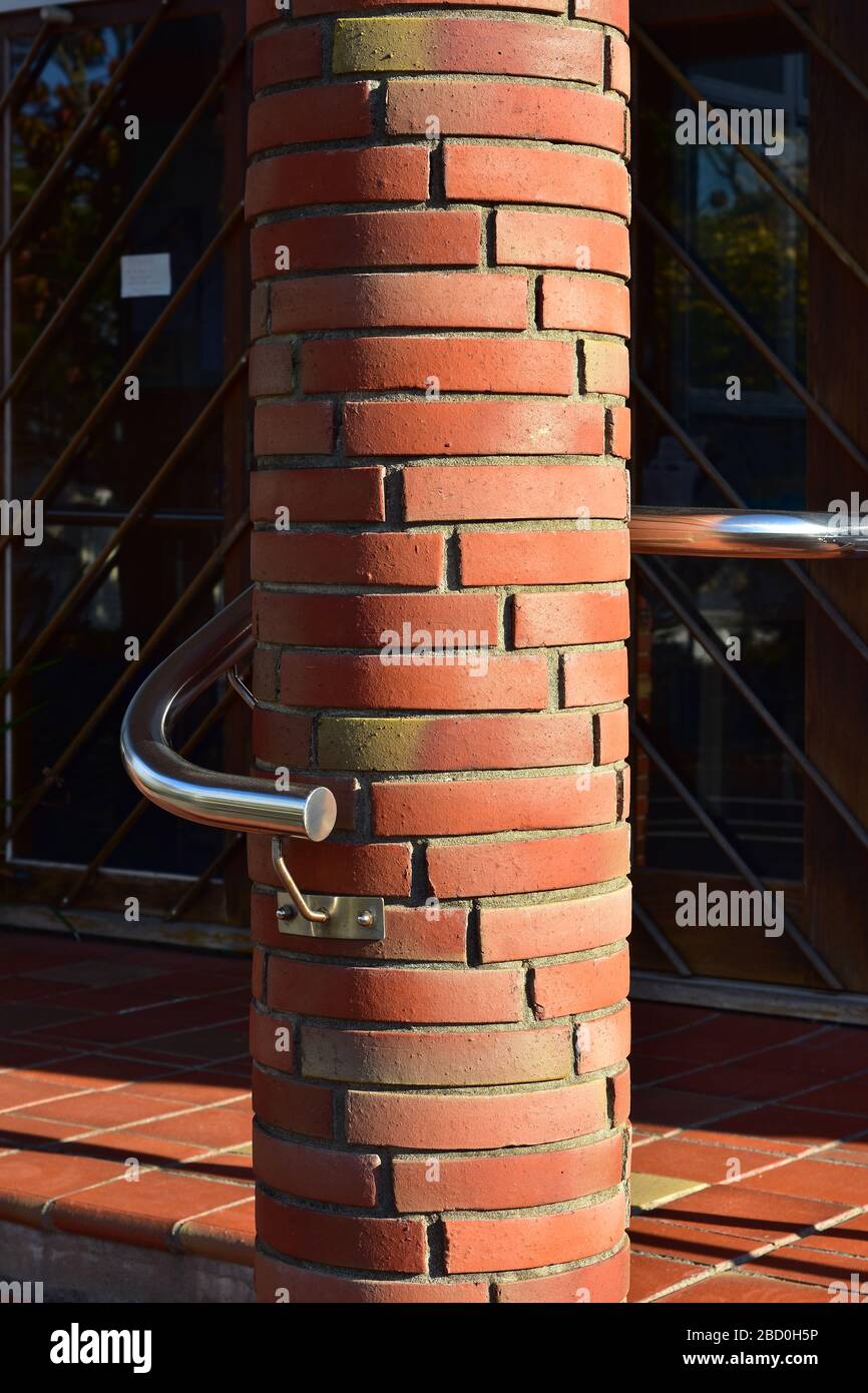 Curved bricks hi-res stock photography and images - Alamy