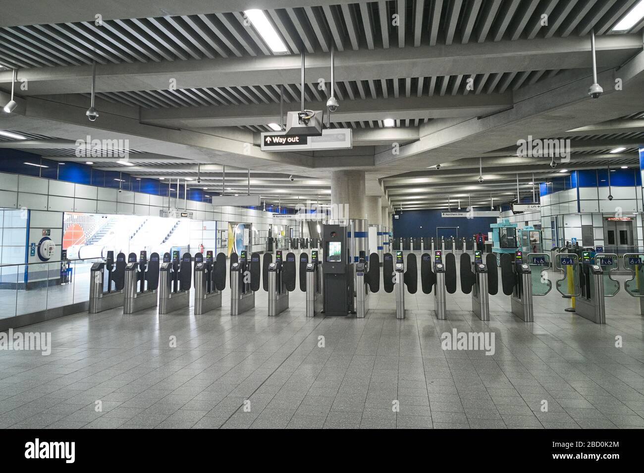 London tube station ticket gates hi-res stock photography and images ...