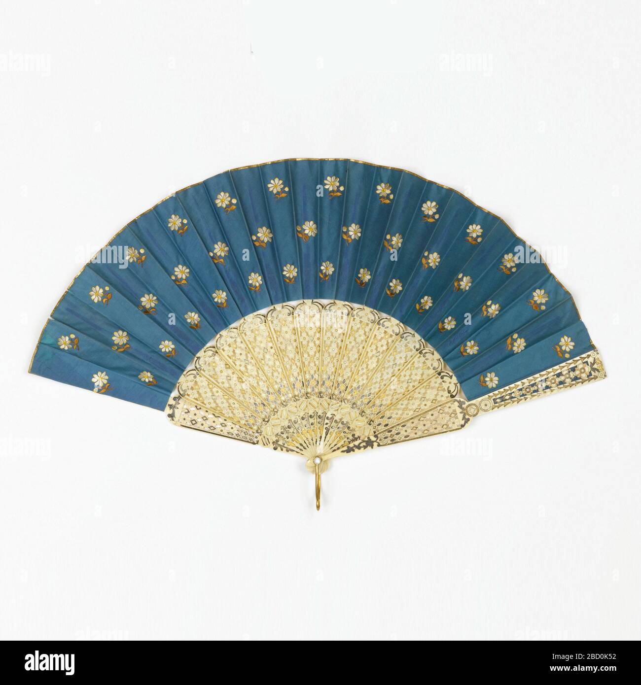 Pleated fan. Folding fan with ivory sticks carved à jour with ...