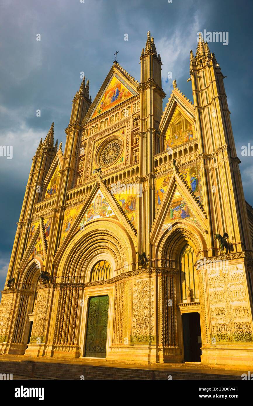 Dom von orvieto hi-res stock photography and images - Alamy