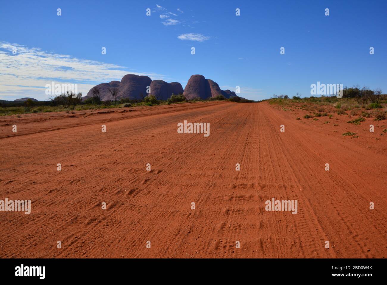 Dirt road in outback australia hi-res stock photography and images - Alamy