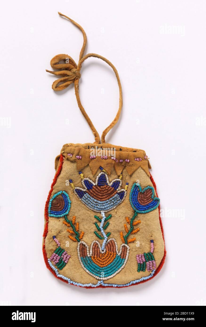 Red felt trim hi-res stock photography and images - Alamy