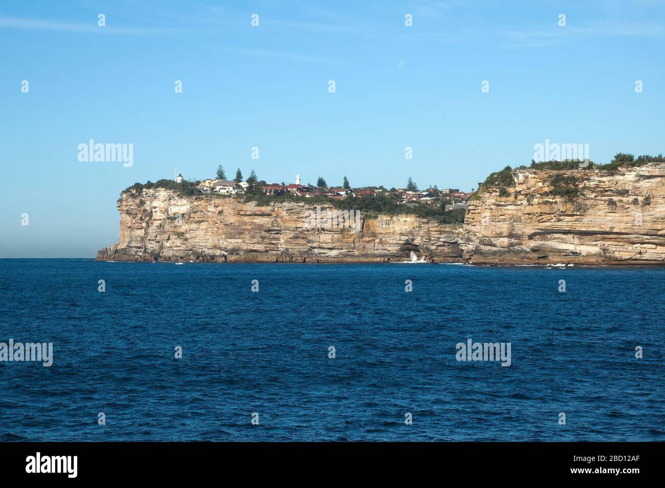 Sydney Australia, view along the sandstone cliffs along the east coast ...