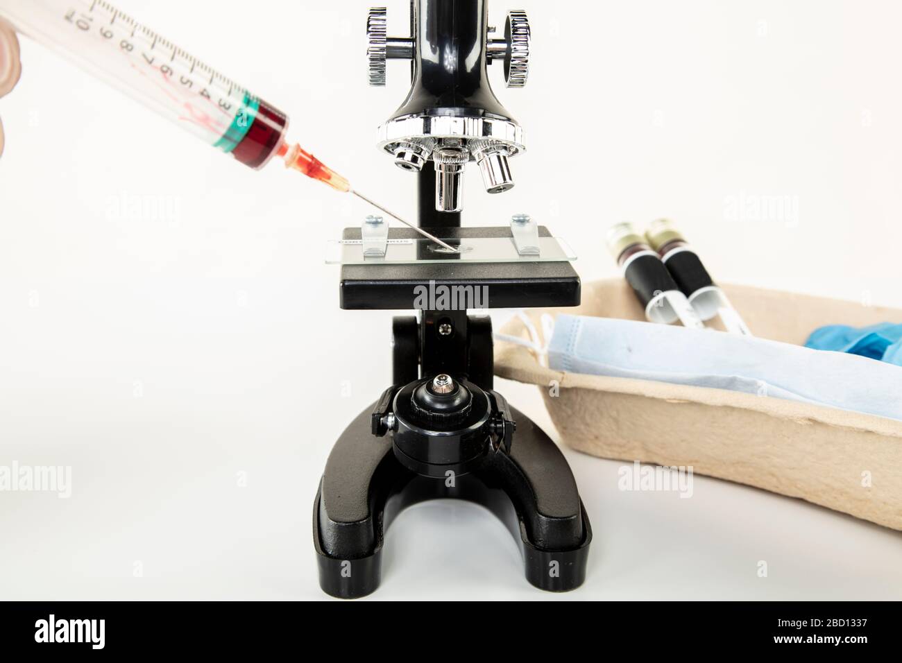 blood sample placed on a microscope slide Stock Photo - Alamy