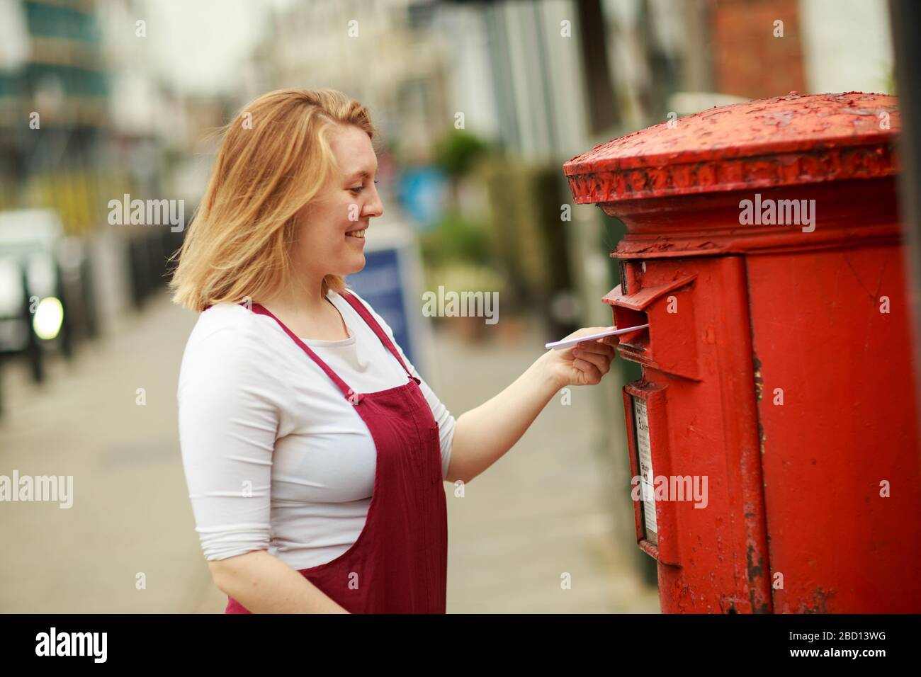 Sending a traditional letter hi-res stock photography and images - Alamy