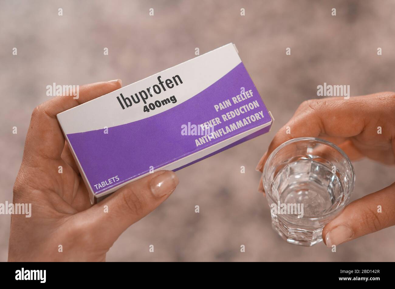 Ibuprofen 400mg tablets hi-res stock photography and images - Alamy
