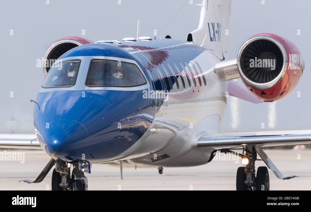 Learjet cockpit hi-res stock photography and images - Alamy