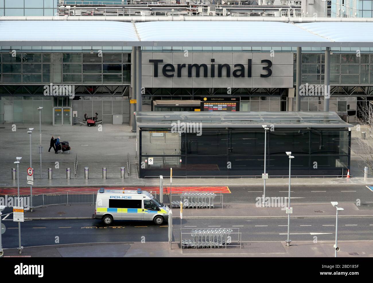 The empty forecourt outside terminal 3 heathrow airport hi-res stock ...