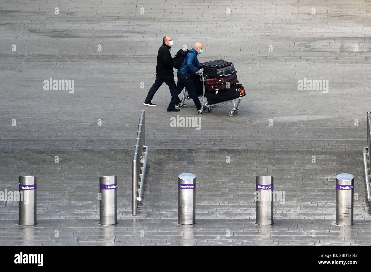 The empty forecourt outside terminal 3 heathrow airport hi-res stock ...