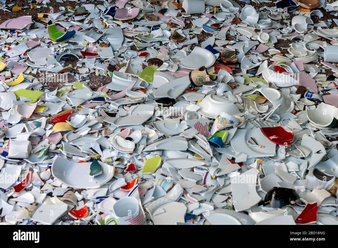 Broken china cup hi-res stock photography and images - Alamy