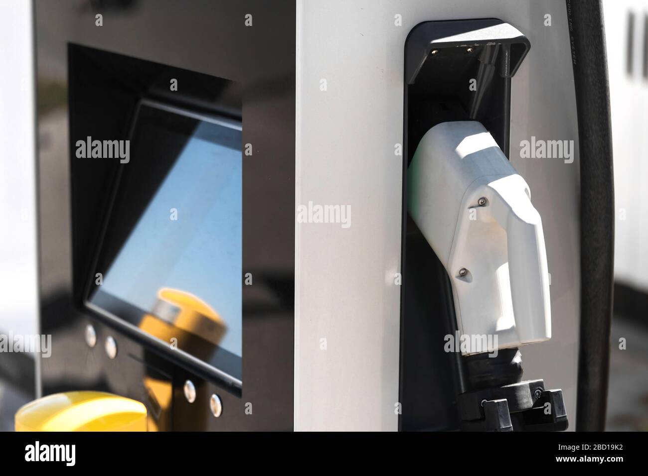 Charging column hi-res stock photography and images - Alamy