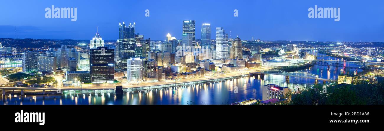 Pittsburgh skyline street hi-res stock photography and images - Alamy