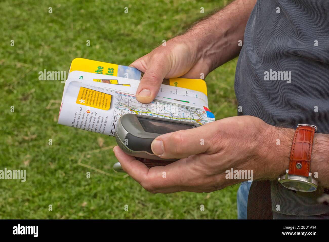 Handheld map hi-res stock photography and images - Alamy