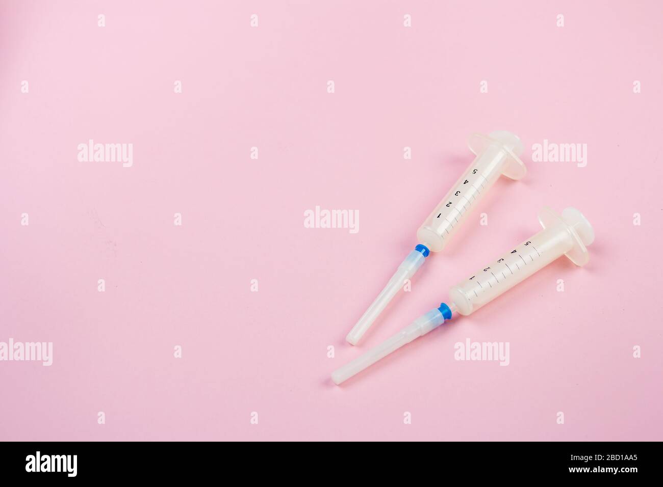 Medical syringes hi-res stock photography and images - Alamy