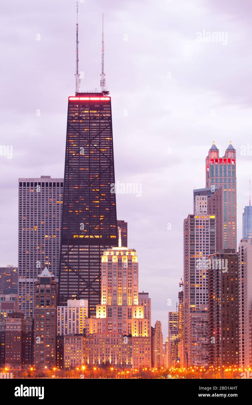 Chicago skyline dusk city hi-res stock photography and images - Alamy