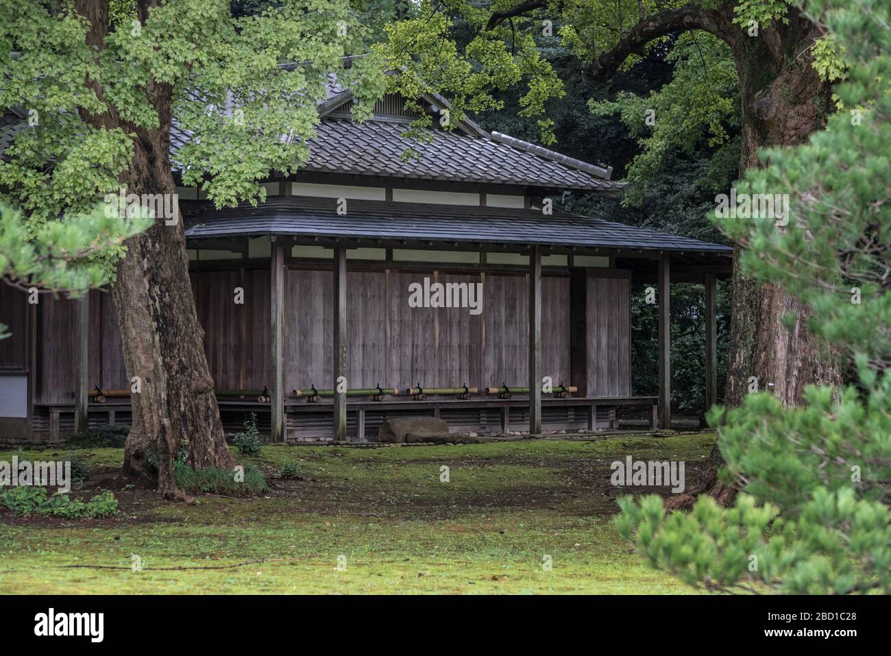 Wooden japanese home hi-res stock photography and images - Alamy
