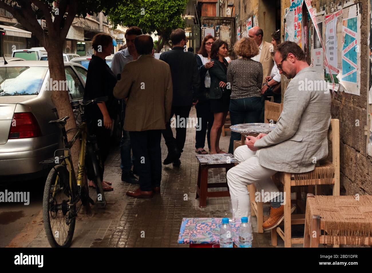 Chit chatting hi-res stock photography and images - Alamy