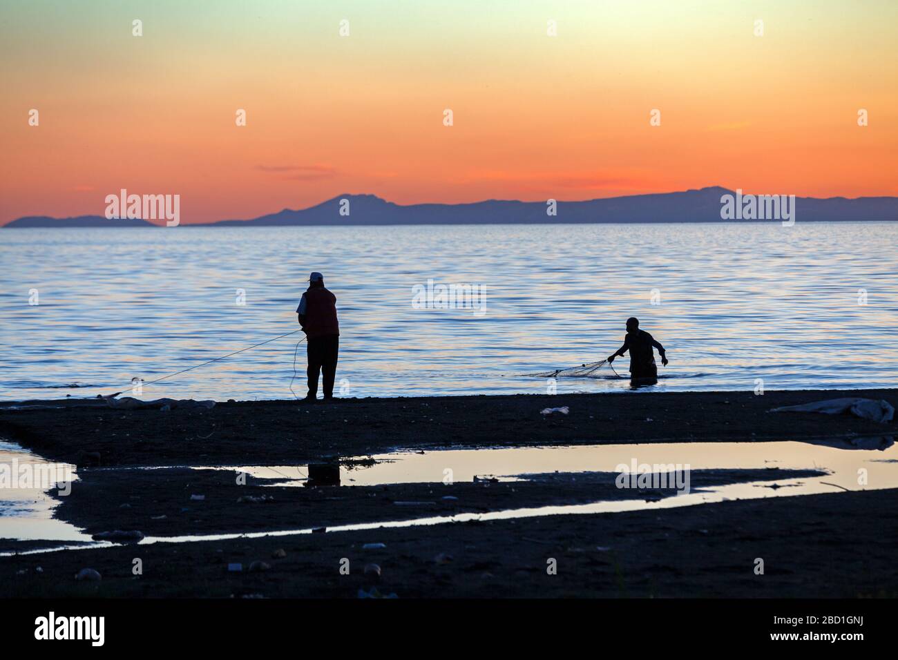 Van lake sunset view hi-res stock photography and images - Alamy