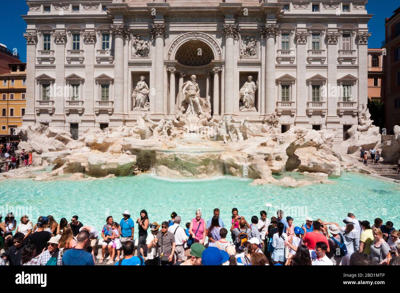 People At The Trevi Fountain Rome High Resolution Stock Photography and Images - Alamy