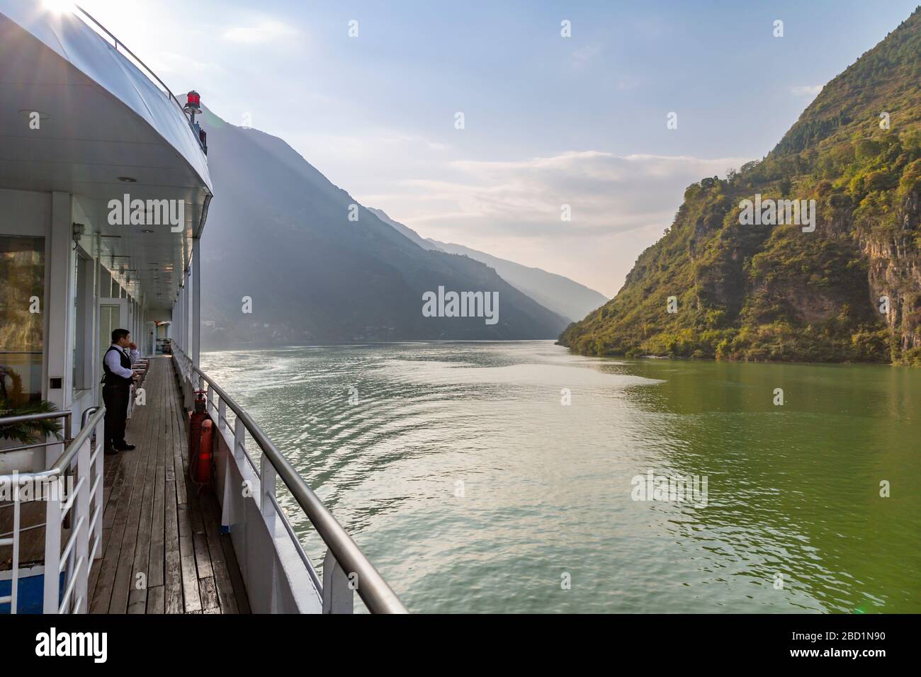 View of the Three Gorges from cruise boat on the Yangtze River, People ...