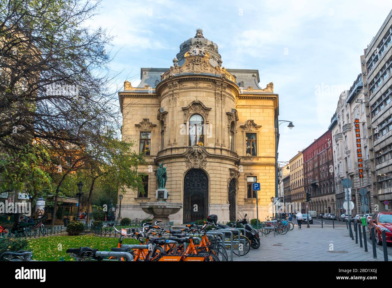 Budapest, Hungary - November 10, 2018: Metropolitan Ervin Szabo Library ...