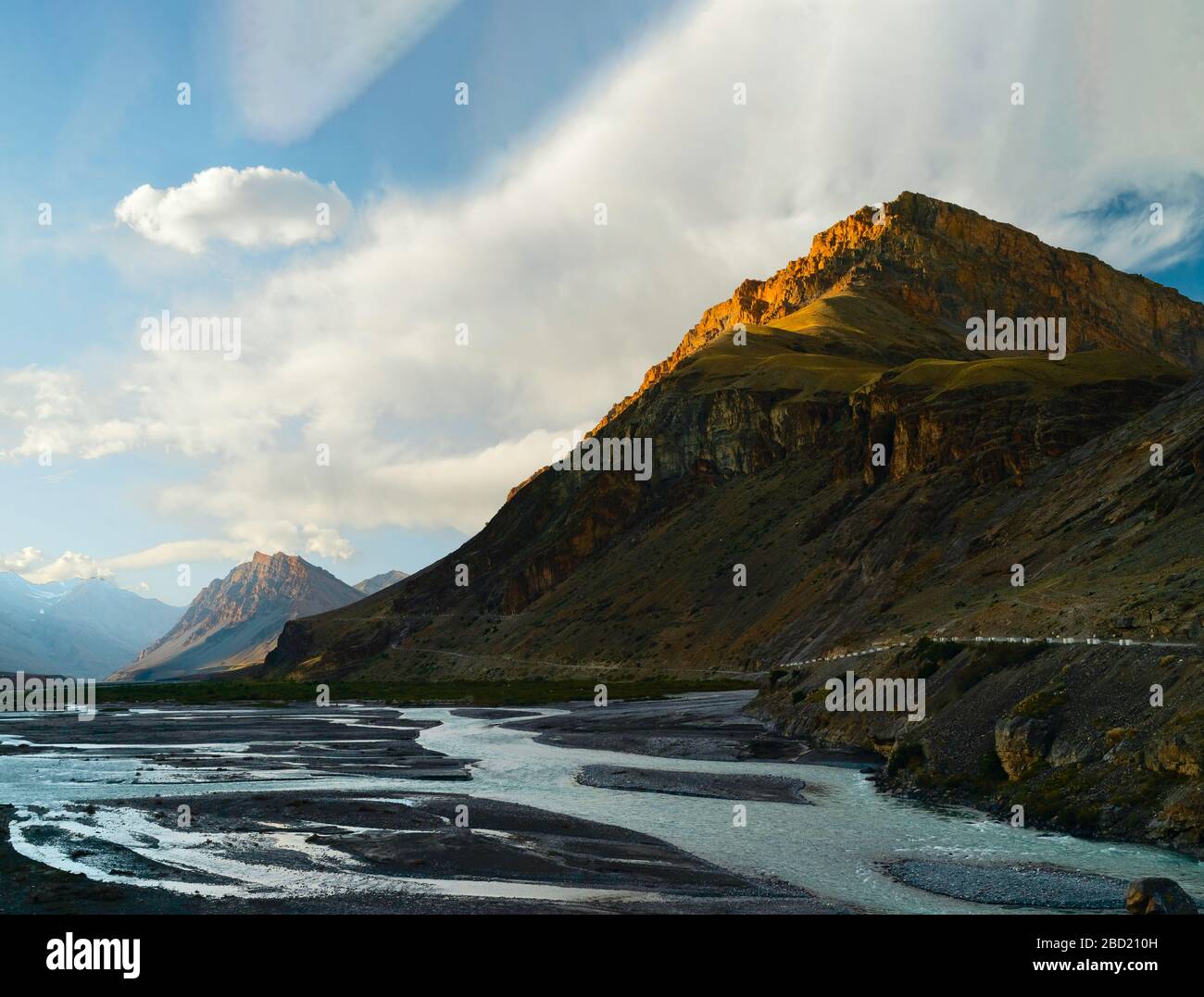 Himalayas river flowing mountains hi-res stock photography and images ...